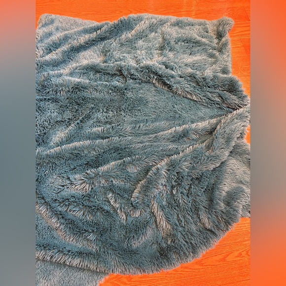 Bedding | Chic Home Fuzzy Cozy Tealy Blue Throw Blanket | Poshmark